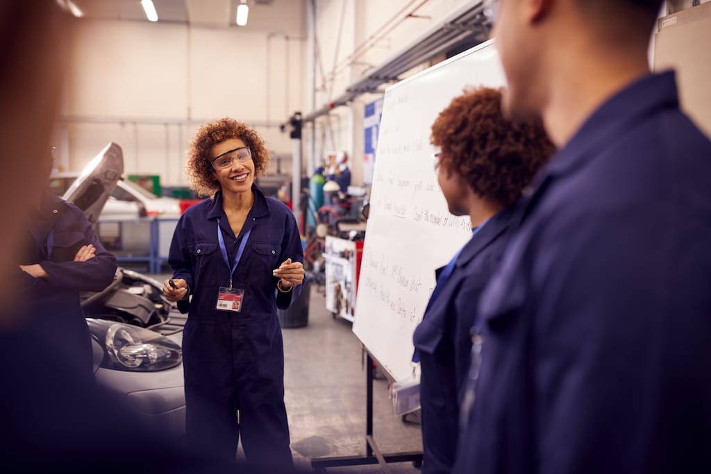 5 Excellent Staff Training Techniques for Garage Businesses